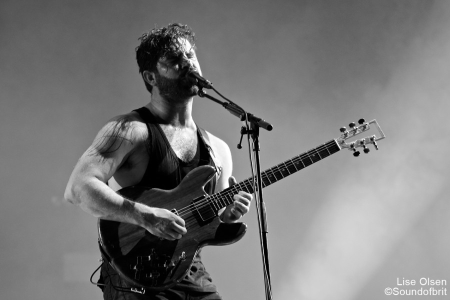 Foals : Yannis Philippakis tease le retour en musique de son groupe